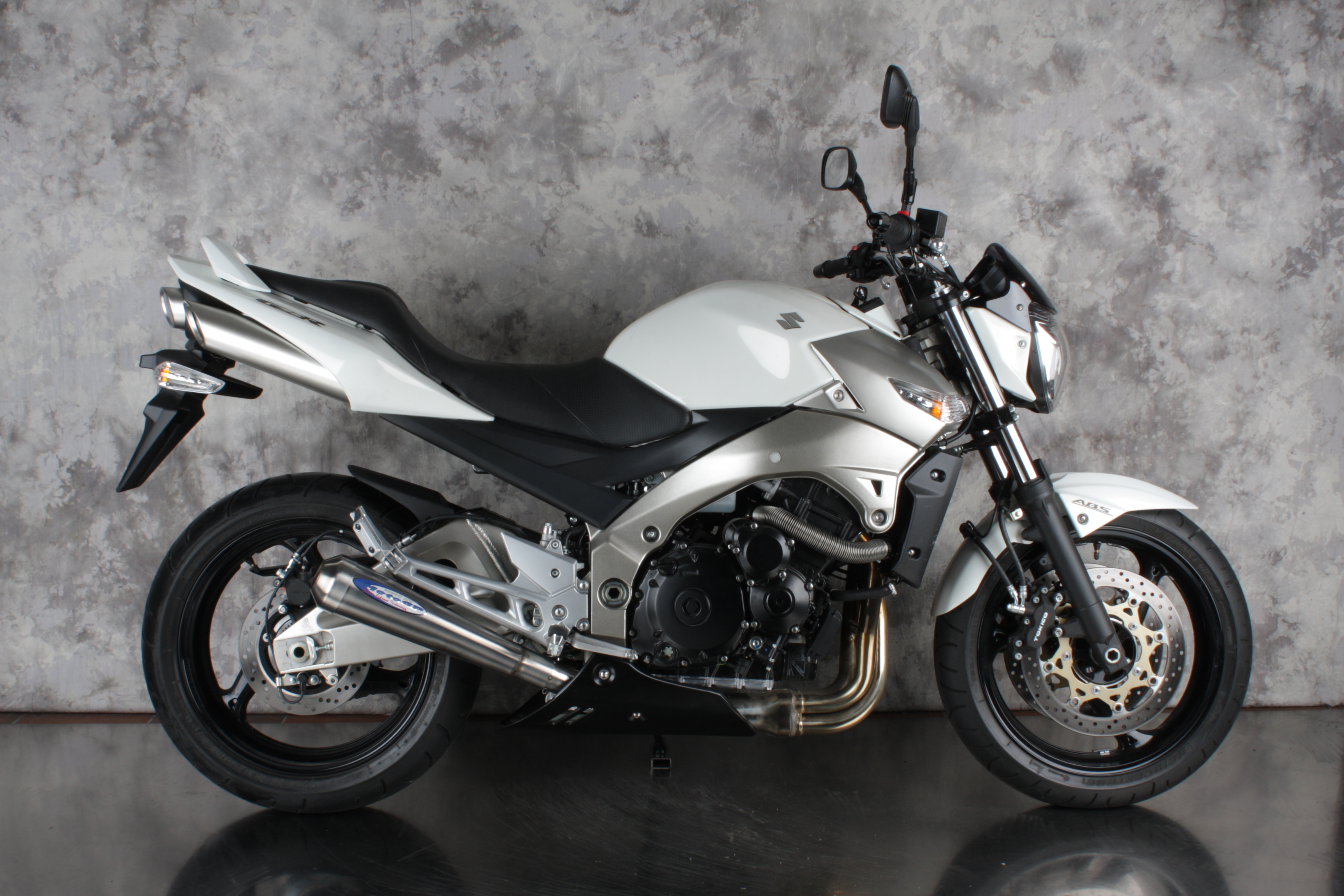 SpeedPro Moto GP Megacone Ultrashort Slipon Suzuki GSR 600